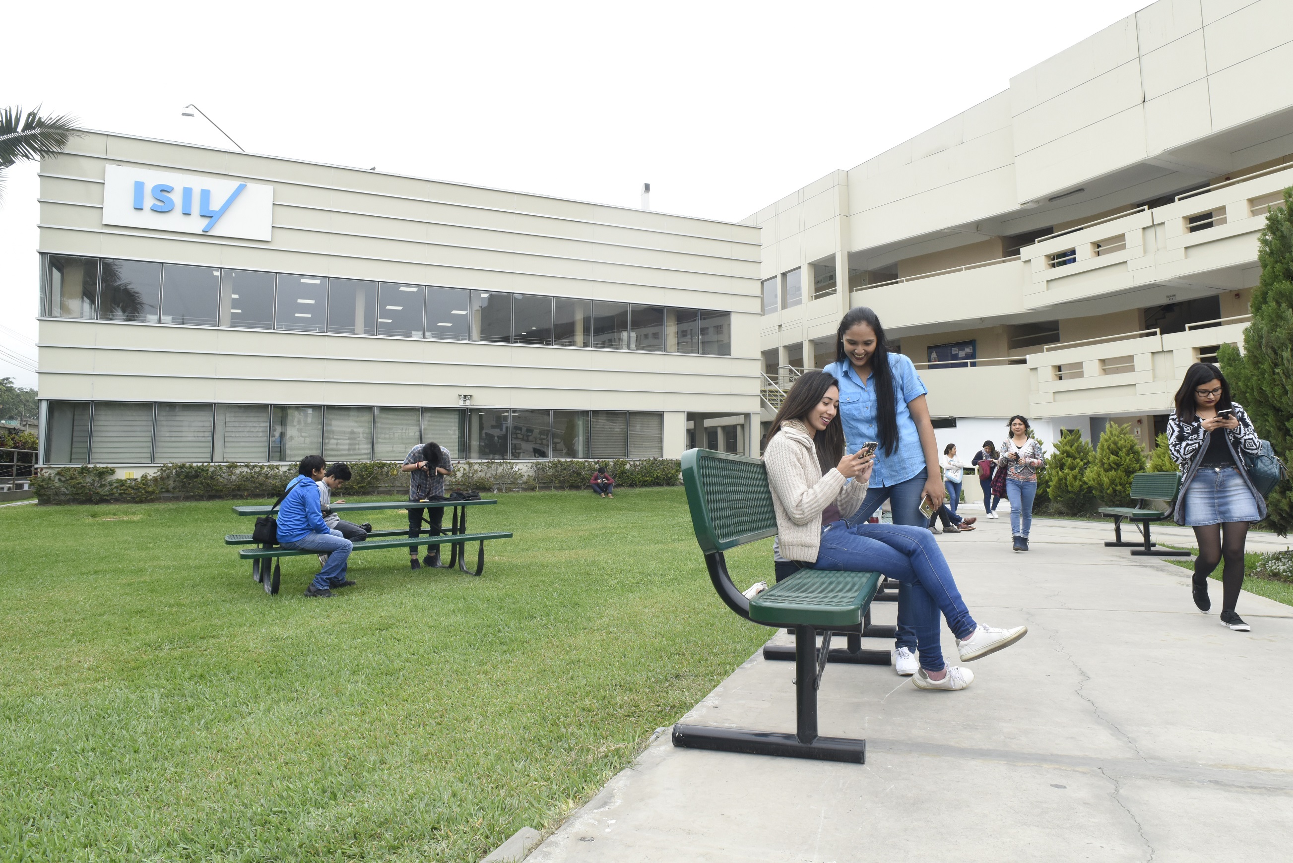 Más de 4500 alumnos de ISIL acceden a laboratorios virtuales para no ...