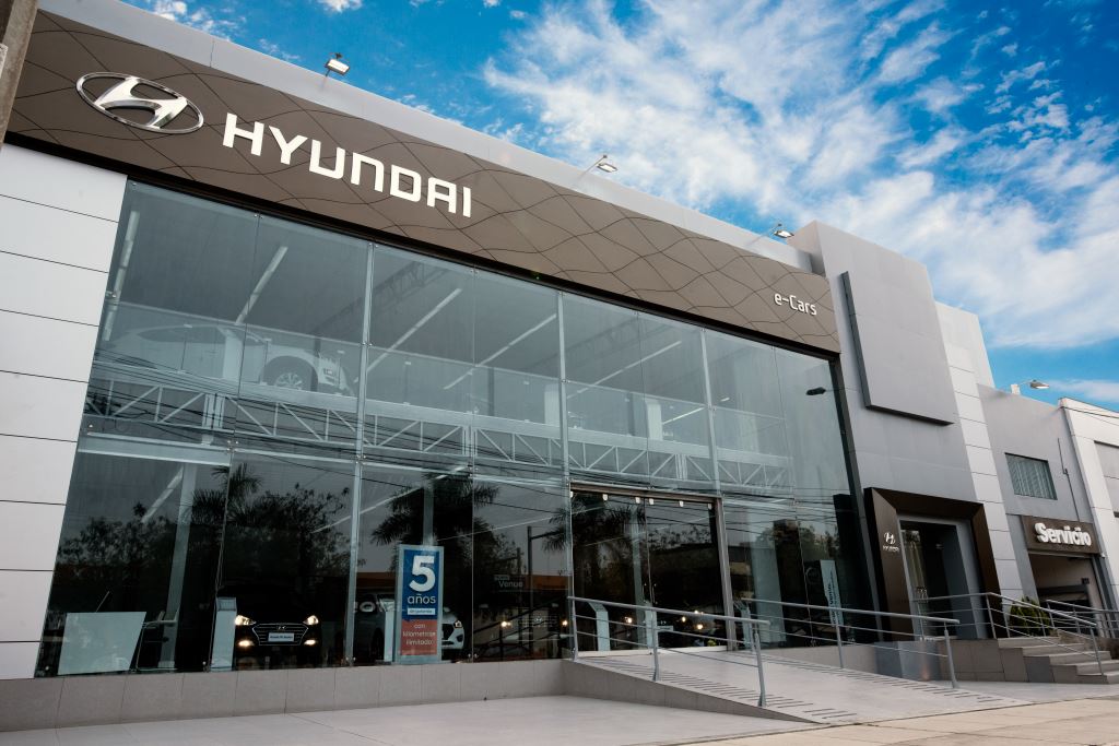 Hyundai junto con el concesionario E-Cars inauguran nueva tienda de ...