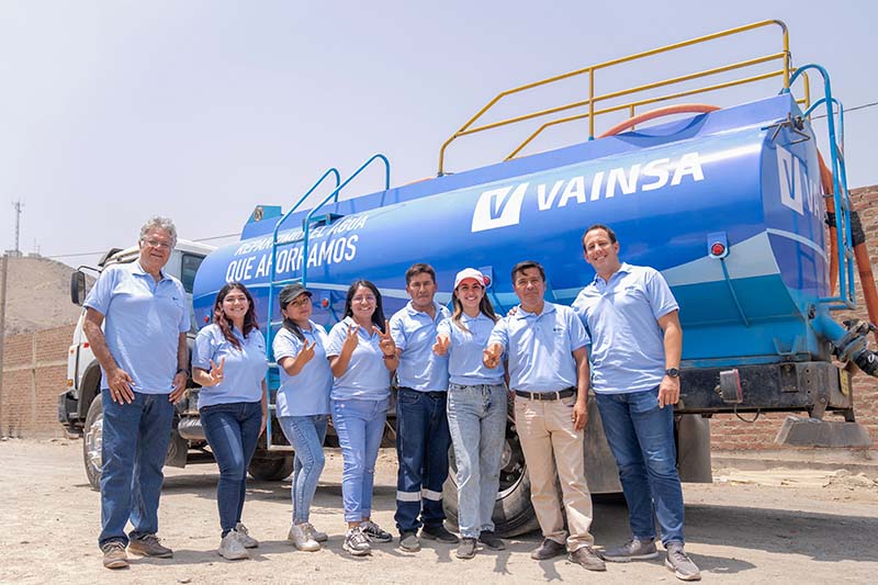 Vainsa dona 3500 litros de agua en Lurín